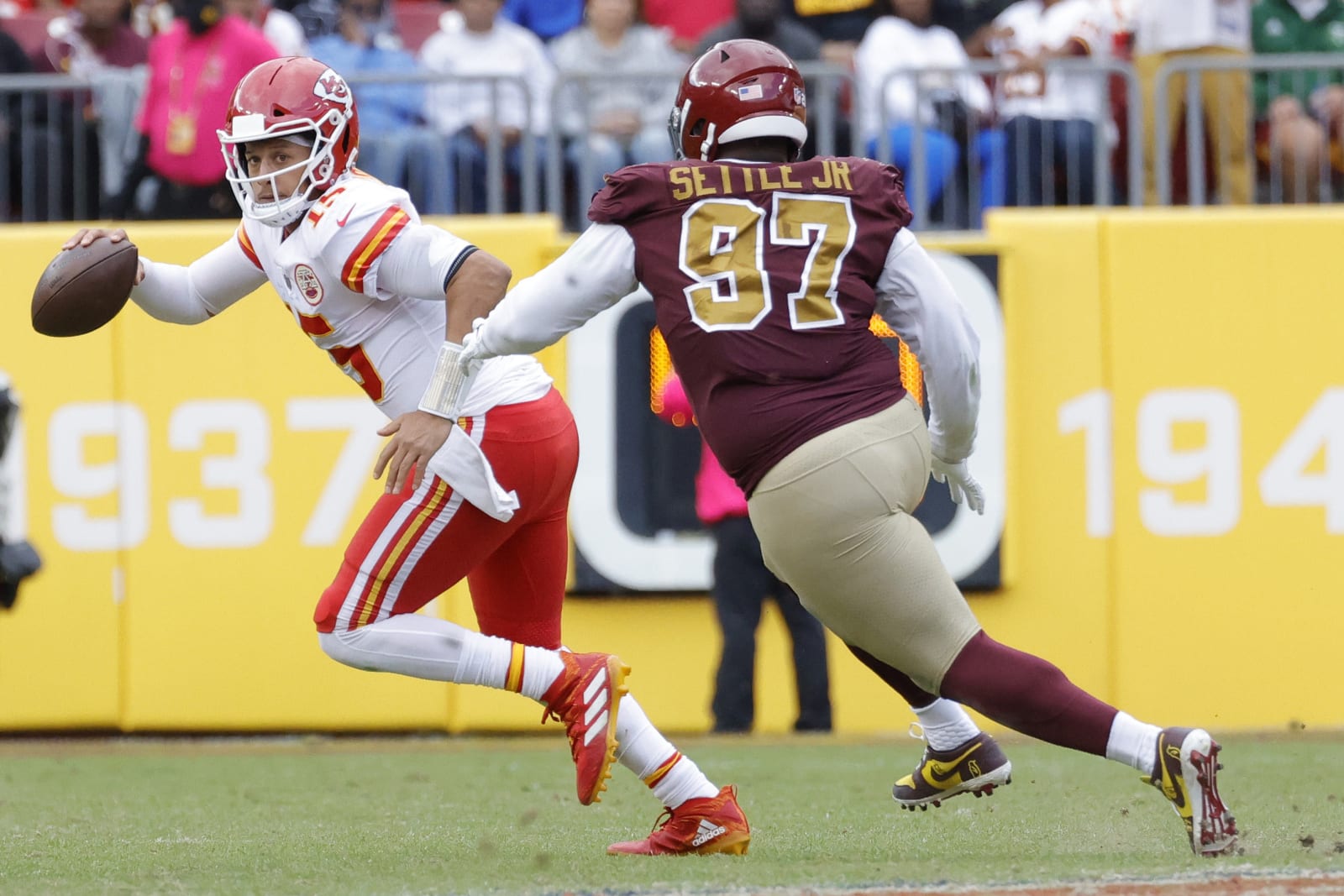 Bills to sign DT Tim Settle to two-year contract