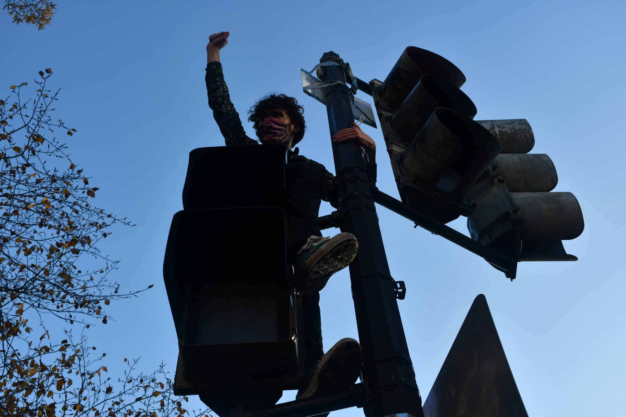 New traffic light in Waterloo sits unused