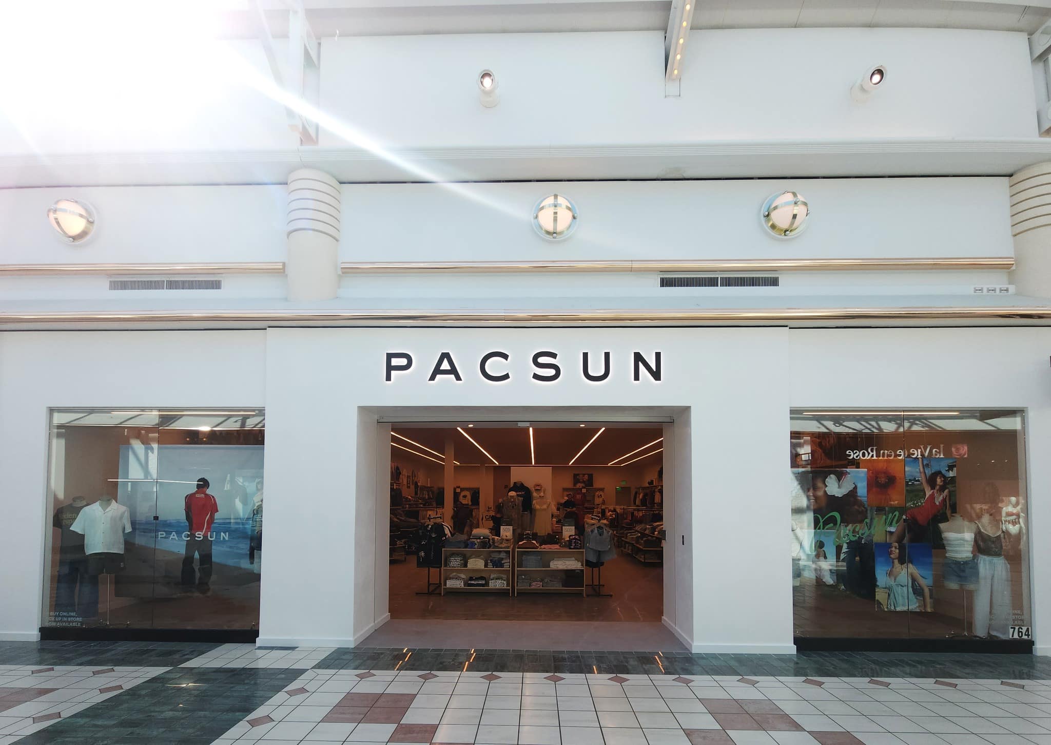 PacSun Reopens at Eastview Mall