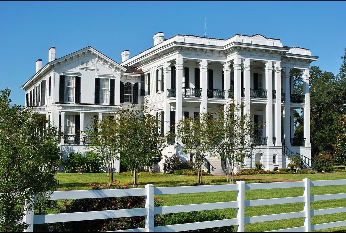 Nottoway Plantation destroyed by fire in Louisiana (photos)